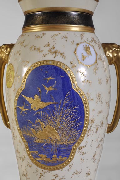 Louis Pierre MALPASS - Paire de vases japonisant en porcelaine, décor ...