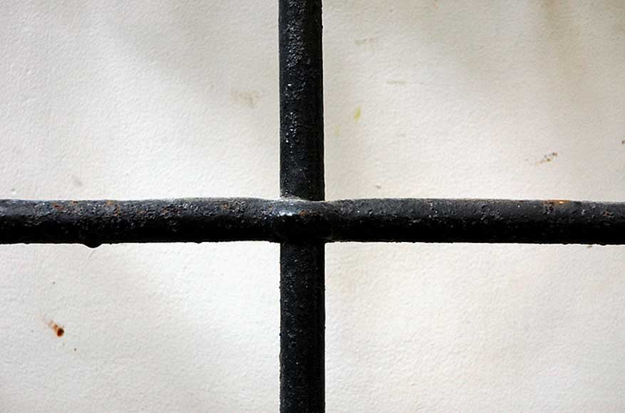 Paire de fenêtres carrées en fer forgé - Monumental et structures