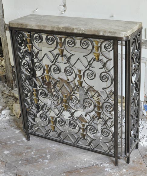 Trois rare cache-radiateurs Art Déco en fer forgé et doré, vers 1930 ...