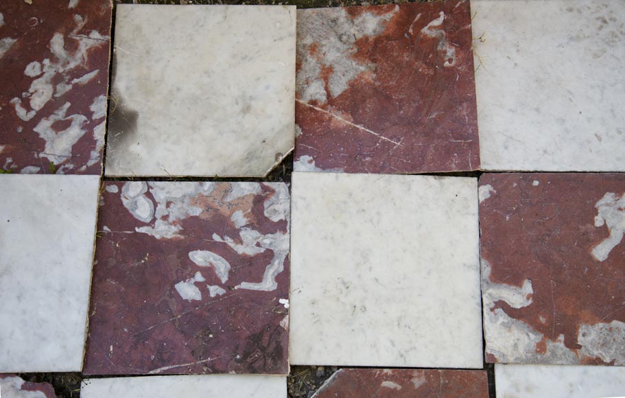 Sol en marbre composé de damiers en Carrare et Rouge du Languedoc ...