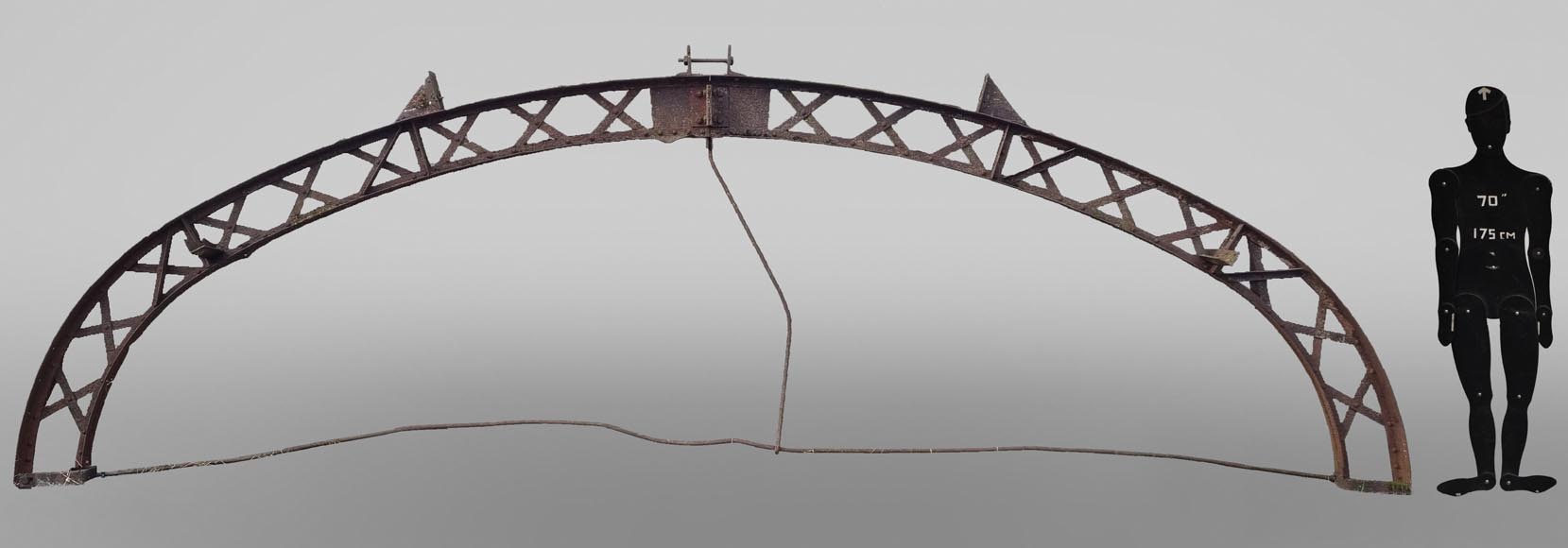 Ensemble de douze structures métalliques en forme d'arc, XIXe siècle ...