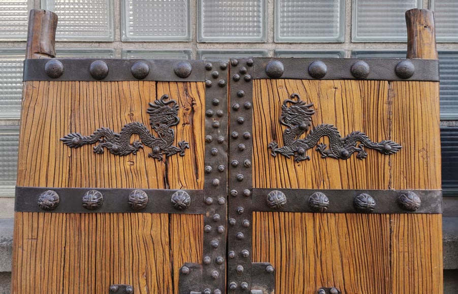 Double porte chinoise en chêne aux dragons, vers 1950 - Portes