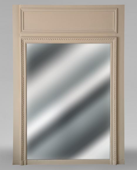 Trumeau de style Louis XVI au décor de perles - Glaces, miroirs et trumeaux