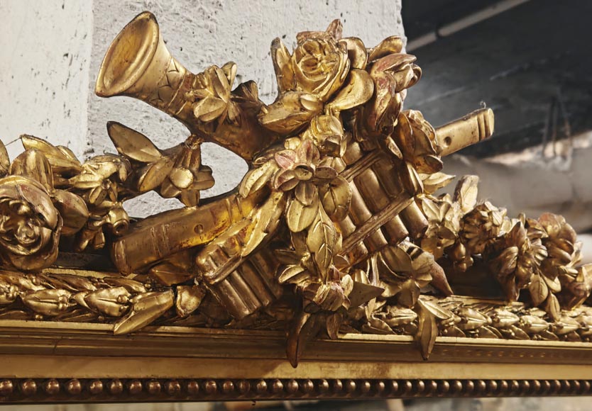Trumeau doré de style Louis XVI aux instruments de musique - Glaces ...