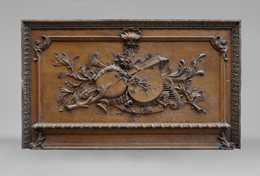 Dessus de porte en chêne sculpté à décor d'instruments de musique - Vitraux