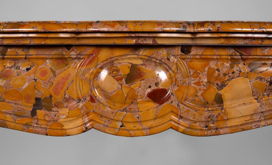 Cheminée ancienne de style Louis XV, modèle Pompadour, en marbre Brèche ...