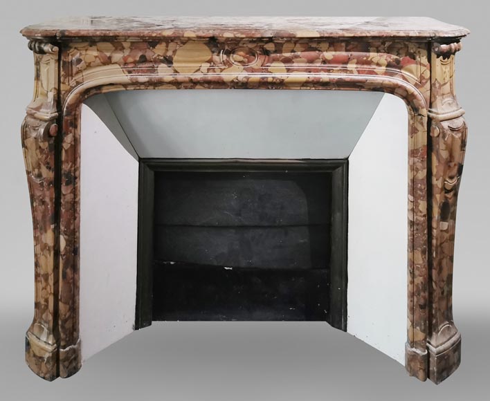 Cheminée Pompadour galbée en marbre brèche d'Alep - Marbre