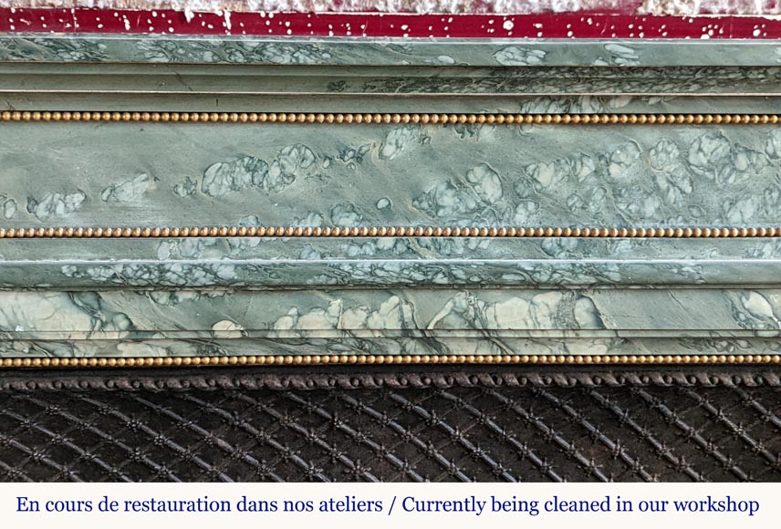 Cheminée de style Louis XVI au coin arrondi en marbre Vert de Prato et ...