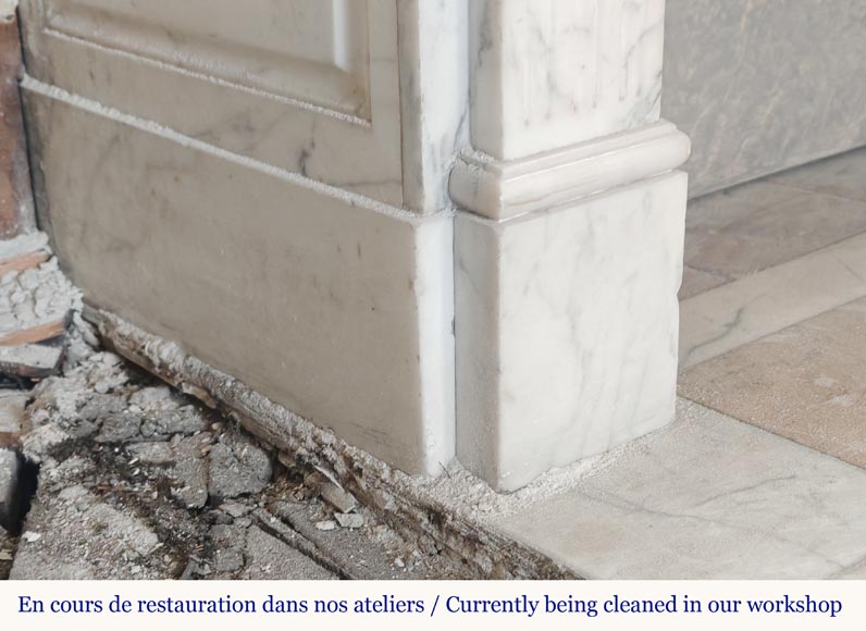 Cheminée de style Louis XVI aux pieds en pilastre sculptée en marbre de ...